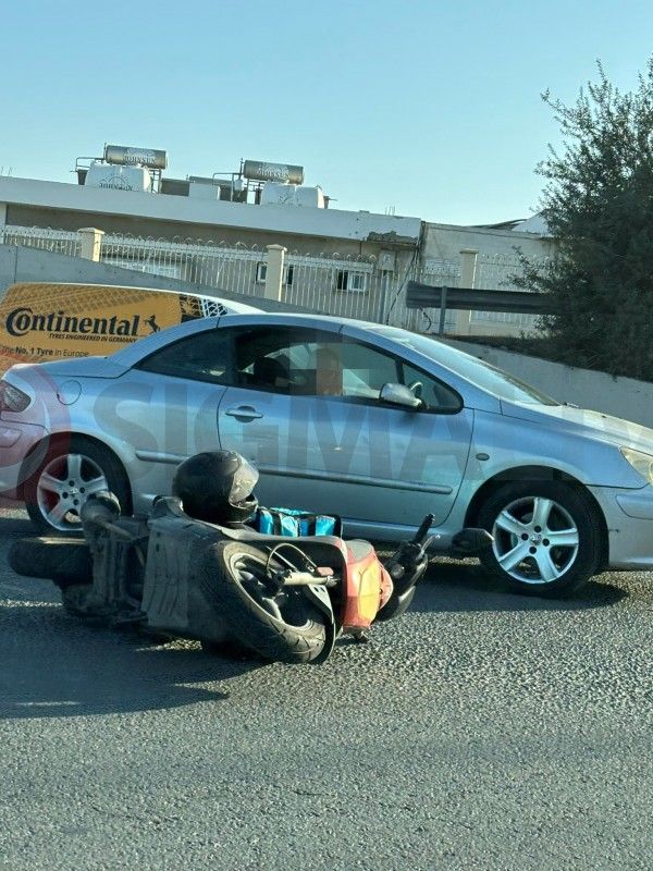 ΦΩΤΟ: Σύγκρουση οχήματος με μοτοσικλέτα στη Λευκωσία-Τροχαία κίνηση - Sigmalive