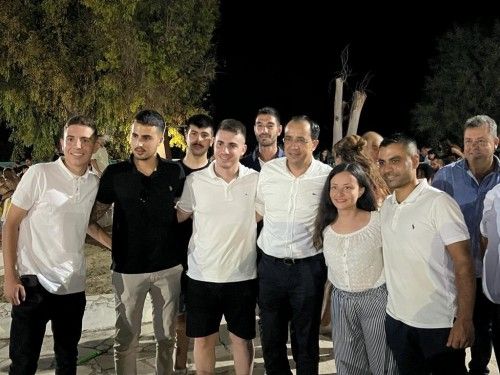 Σε mood διακοπών οι πολιτικοί μας – Πού επέλεξαν για να παραθερίσουν (ΦΩΤΟ) - Sigmalive