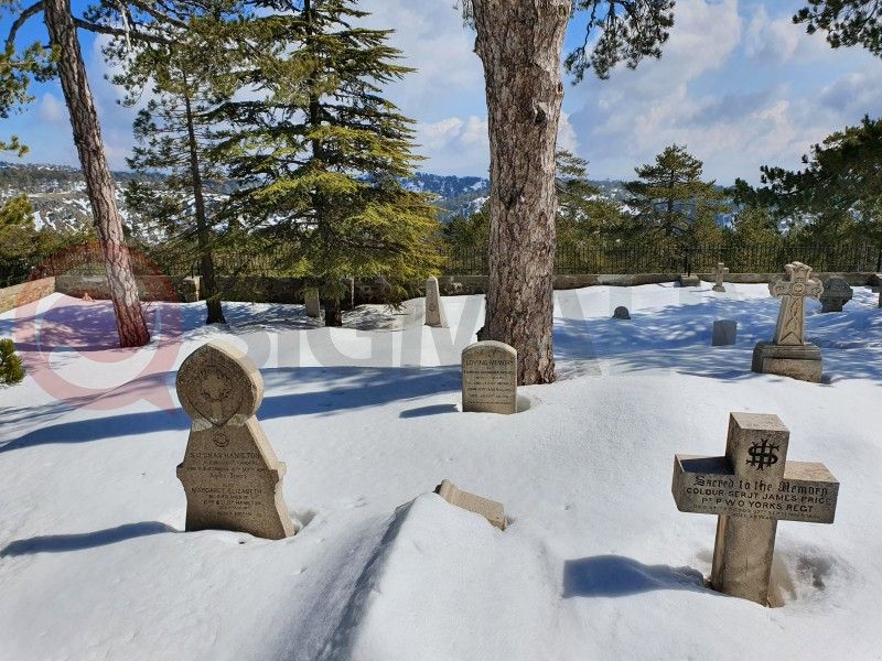 Το «κρυμμένο» στρατιωτικό νεκροταφείο στην κορυφή του Τροόδους (pics ...